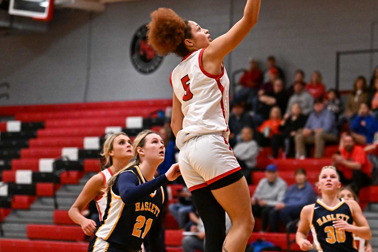 Mitchell Goes Big for NW Basketball Despite Small Stature | JTV