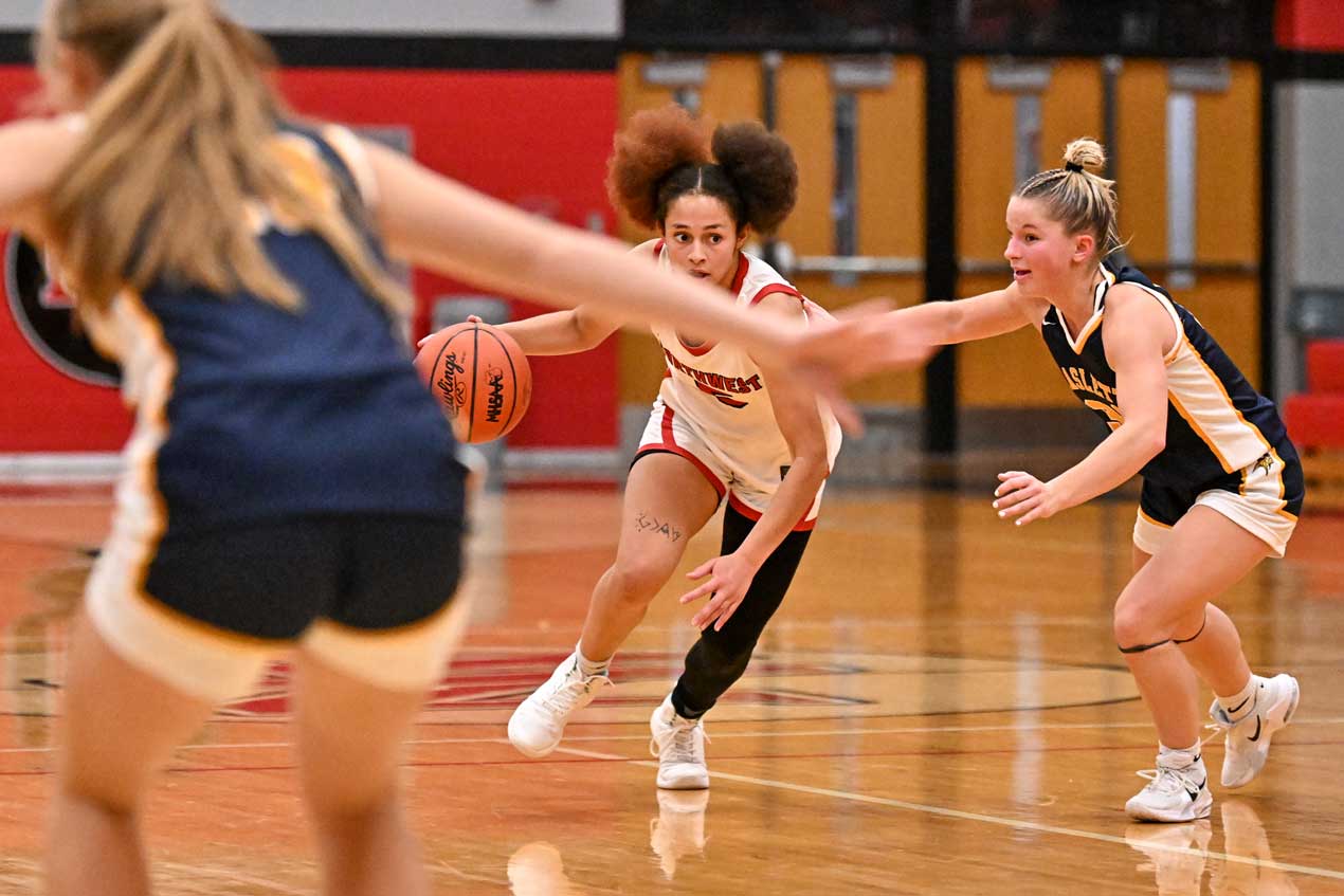 Mitchell Goes Big for NW Basketball Despite Small Stature | JTV