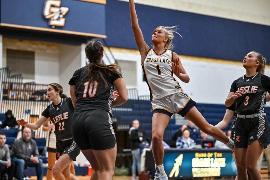 Warriors Pull Away Late To Win Key Cascades Battle | JTV